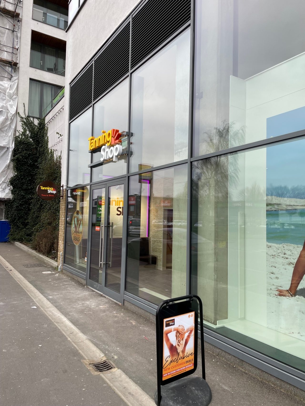 Sunbeds & tanning salon in Edgeware, London – The Tanning Shop