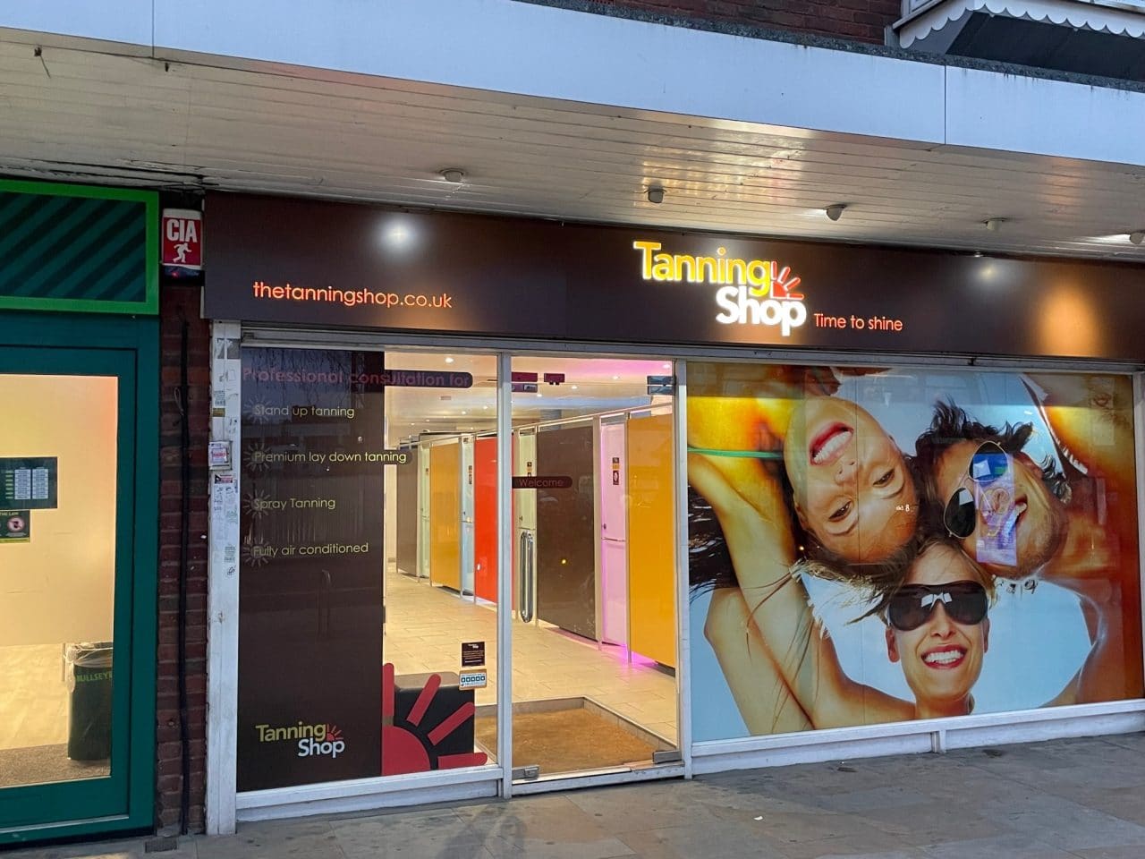 New Spray Tan and Tanning Shop Open in Brentford, Middlesex